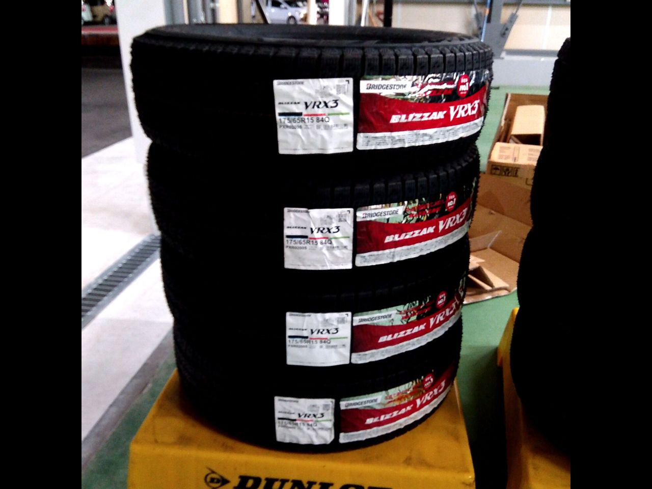 【BRIDGESTONE】BLIZZAK VRX3 175/65R15 (X02028) | カー用品 スタッドレスタイヤ 15インチスタッドレスタイヤを通販で購入する | 中古カー＆バイク用 ...
