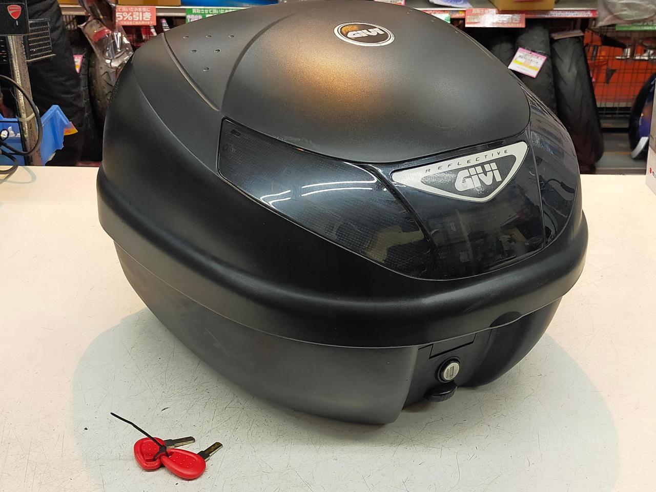 GIVI(ジビ) E30モノロックケース(ベース無) 【容量30L】 ★大特価!2025-1月より大幅値下げ!★ | バイク用品 ツーリング用品 BOX(二輪)を通販で購入する | 中古カー ...