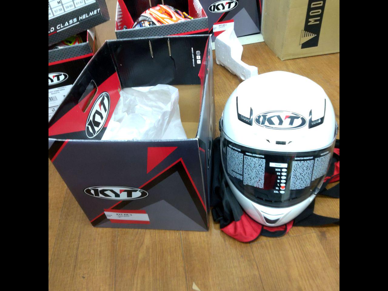 ☆9月のお値下げ品!!!☆ KYT KR-1 プレーンホワイト XLサイズ | バイク用品 ヘルメット フルフェイス(二輪)を通販で購入する | 中古カー＆バイク用品の販売ならアップガレージ