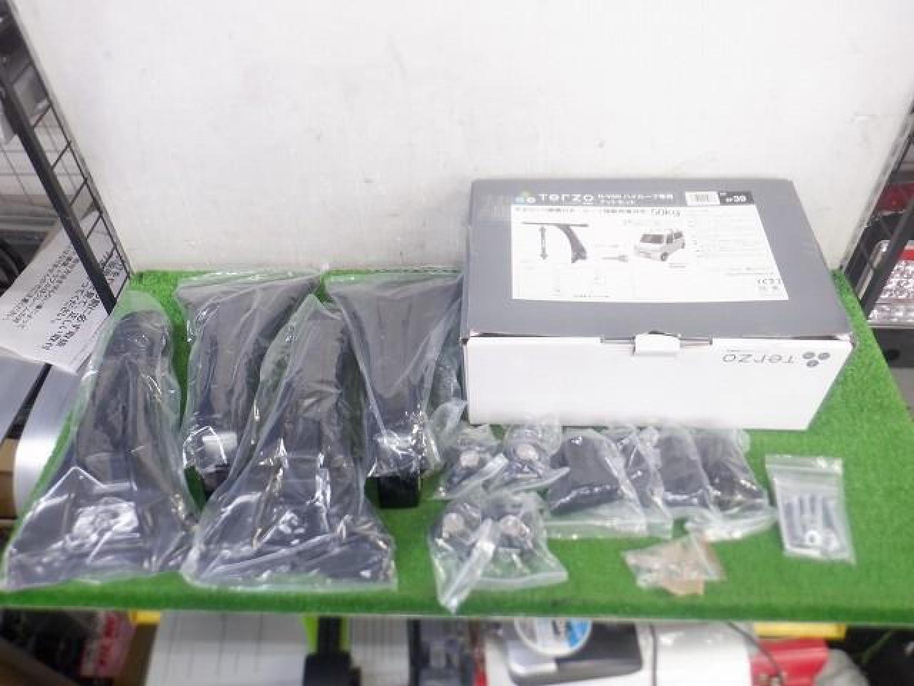 【TERZO】EF39 スクエアバー用ベースフット | カー用品 キャリアを通販で購入する | 中古カー＆バイク用品の販売ならアップガレージ