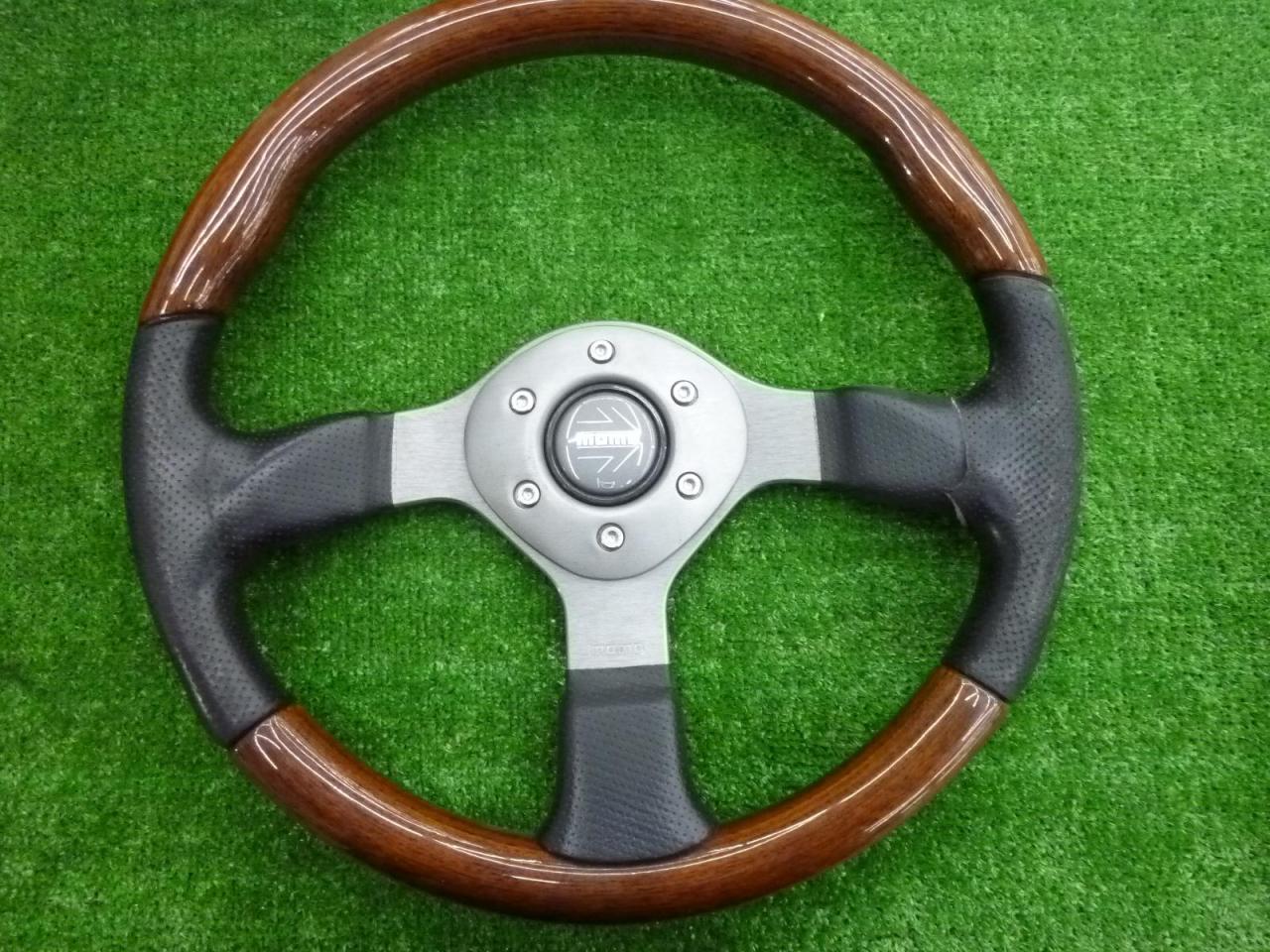 【MOMO】FIGHTER LEATHER | カー用品 インテリア ステアリングを通販で購入する | 中古カー＆バイク用品の販売ならアップガレージ