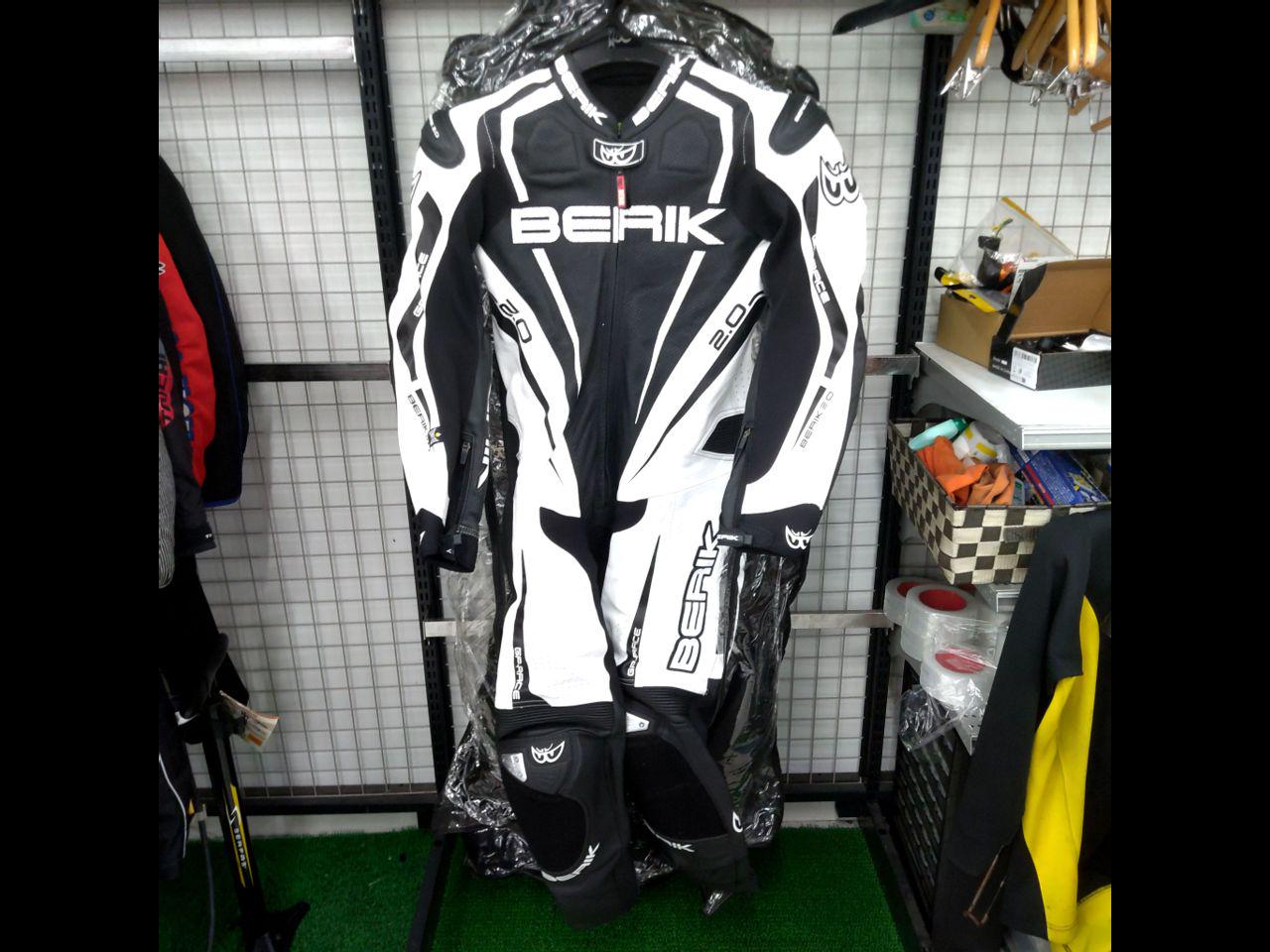 サイズ:50 BERIK レーシングスーツ 2.0 LS1-171334-BK | バイク用品 ウエア レーシングスーツ(二輪)を通販で購入する | 中古カー＆バイク用品の販売ならアップガレージ