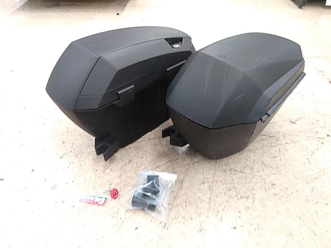 【SHAD】SH23サイドケース左右セット カギ1個(左右共通) | バイク用品 ツーリング用品 BOX(二輪)を通販で購入する | 中古カー ...