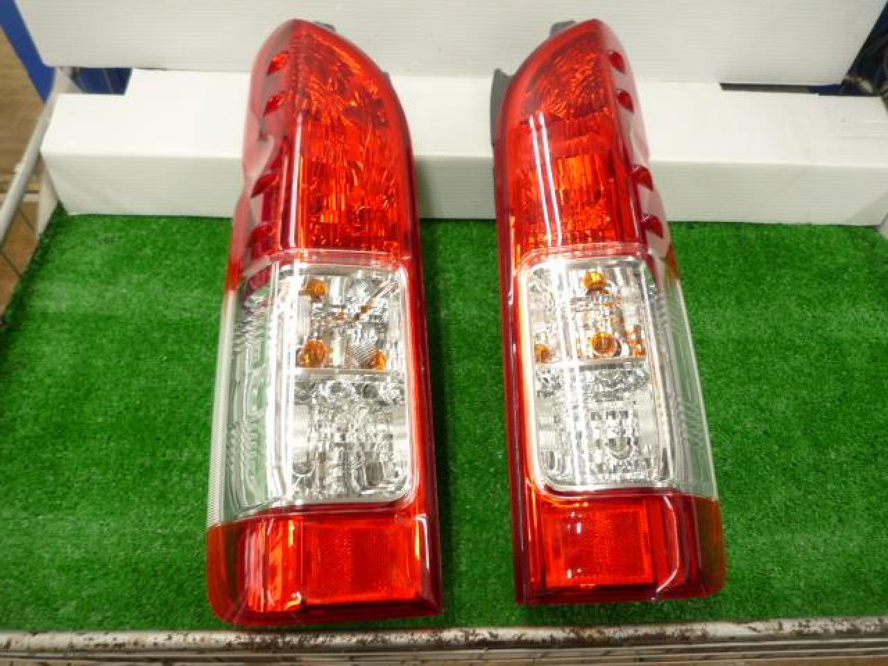 【トヨタ純正】200系ハイエース後期純正テールランプ | カー用品 ボディパーツ テールレンズを通販で購入する | 中古カー＆バイク用品の販売 ...