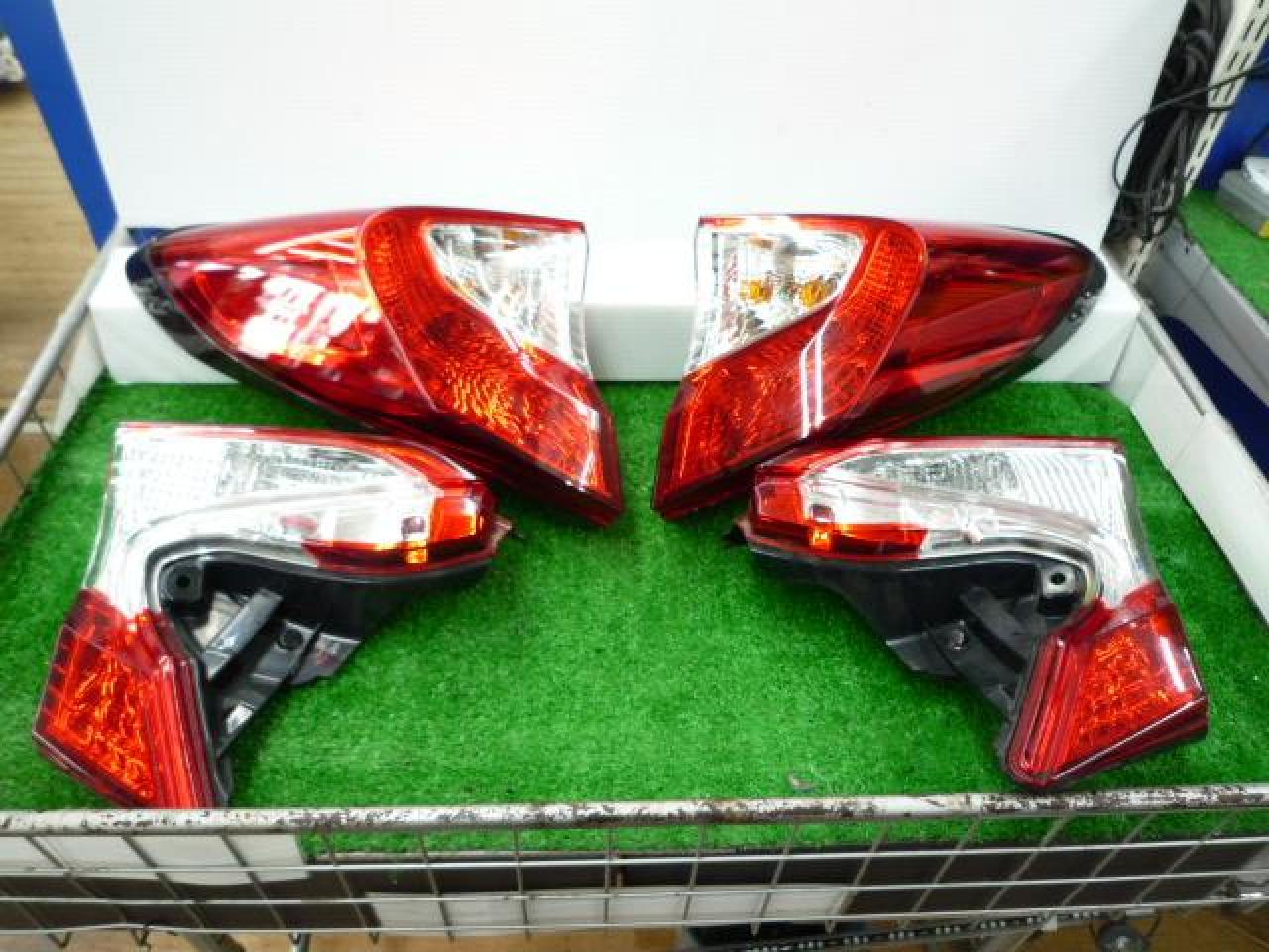 トヨタ純正 C-HR前期純正テールランプ | カー用品 ボディパーツ テールレンズを通販で購入する | 中古カー＆バイク用品の販売ならアップガレージ