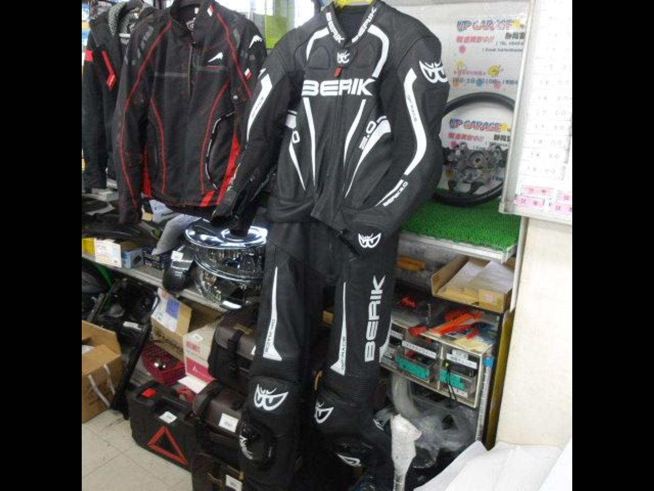 BERIK GP-RACE 2.0 レーシングスーツ 【サイズ:50(L相当)】 | バイク用品 ウエア レーシングスーツ(二輪)を通販で購入する | 中古カー＆バイク用品の販売ならアップガレージ