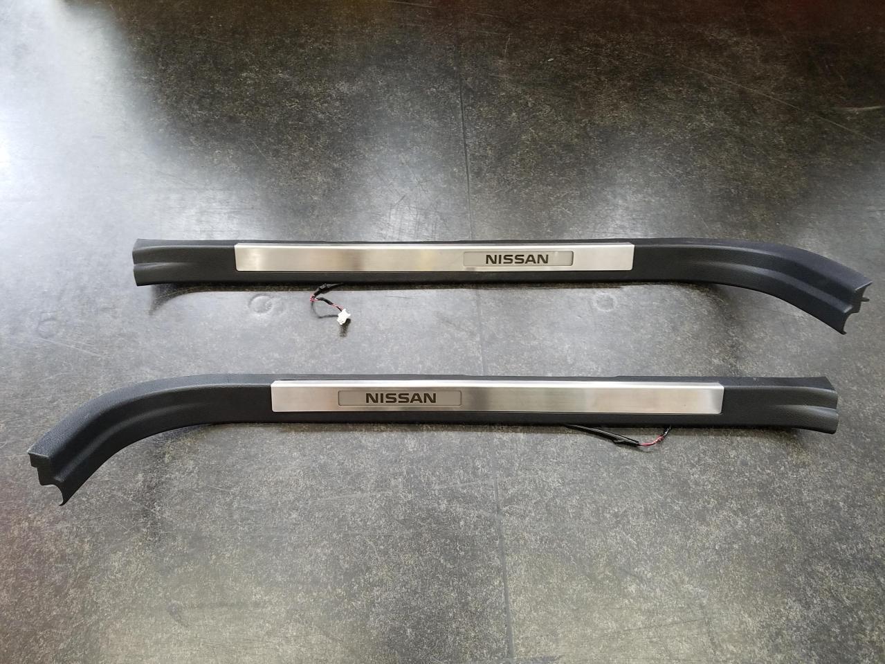 NISSAN(ニッサン) Y50 フーガ前期純正スカッフプレート(フロント側のみ) | カー用品 インテリア その他インテリアを通販で購入する ...