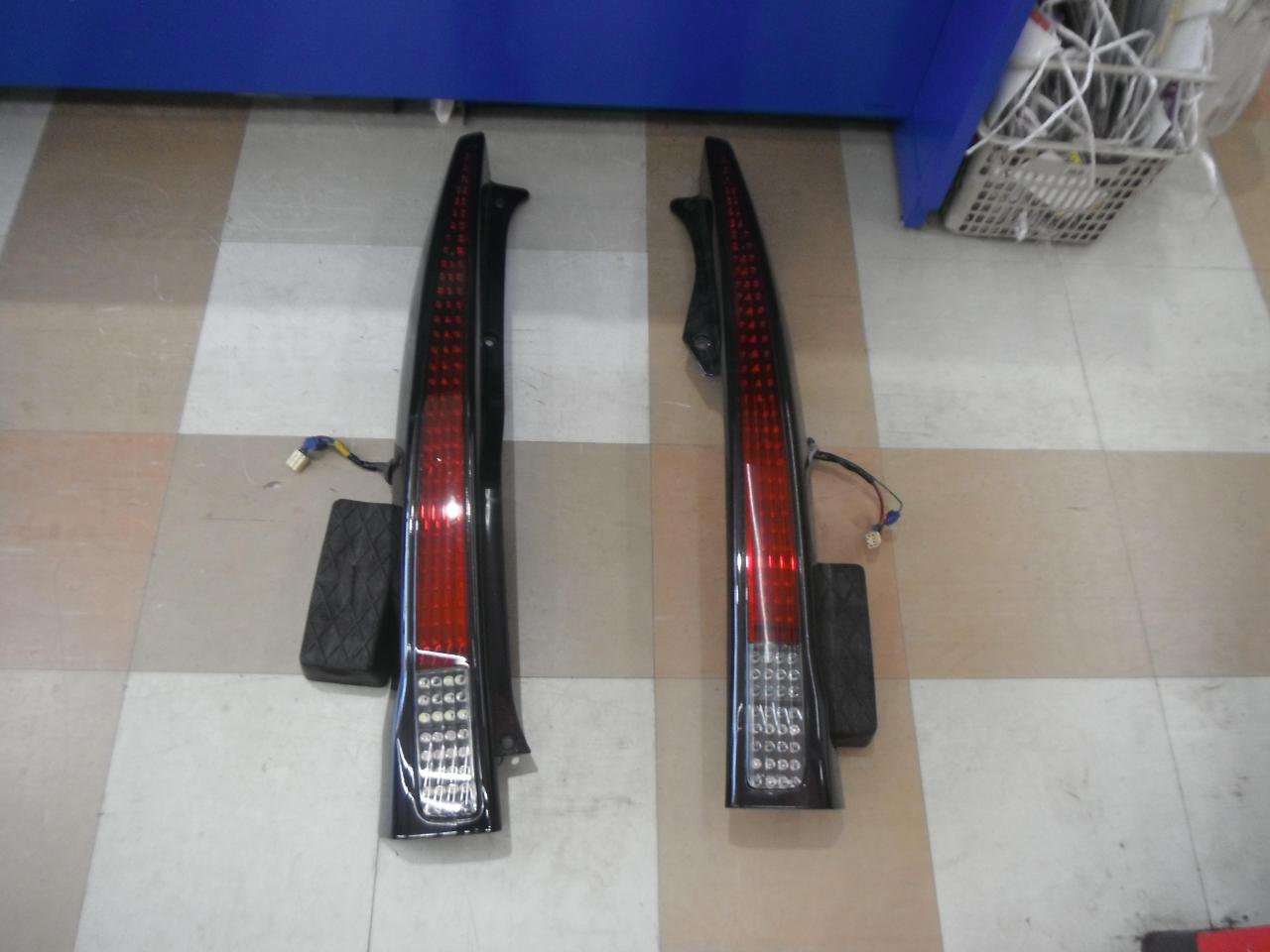 【ダイハツ純正】純正加工LEDテールレンズ 左右セット ムーヴ/L175 前期 | カー用品 ボディパーツ テールレンズを通販で購入する ...