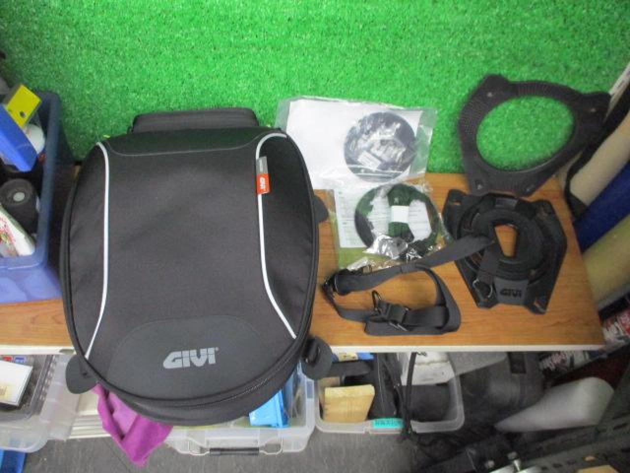 【GIVI】ジビ TLB30 32614 テールロックバッグ 30L | バイク用品 ツーリング用品 バッグ(二輪)を通販で購入する | 中古カー＆バイク用品の販売ならアップガレージ