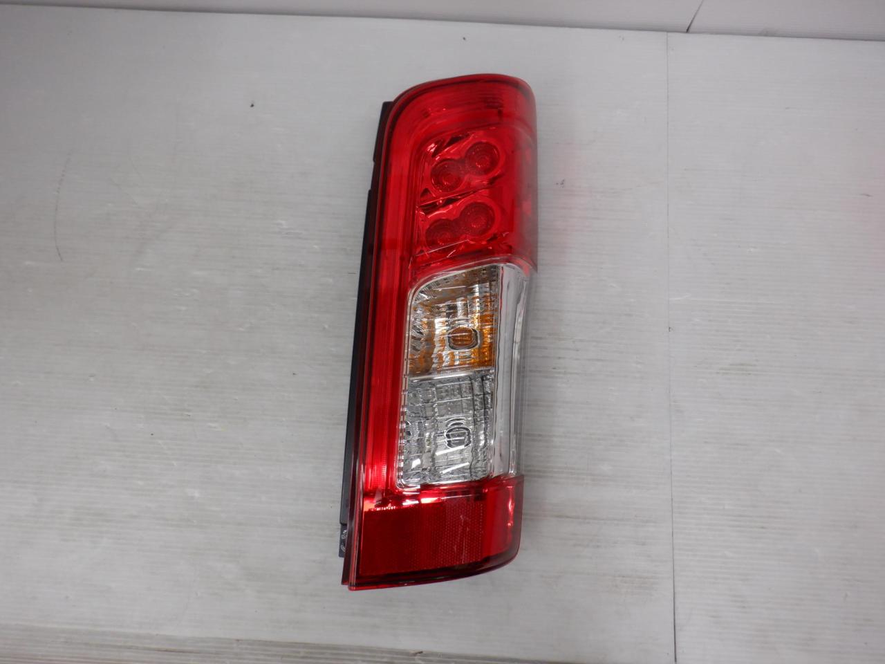 【右側のみ】NISSAN 純正LEDテールレンズ ICHIKOH D209 NV350 キャラバン E26 後期 | 中古品 | アップガレージ 福岡博多店 | カー用品 ボディパーツ テール ...