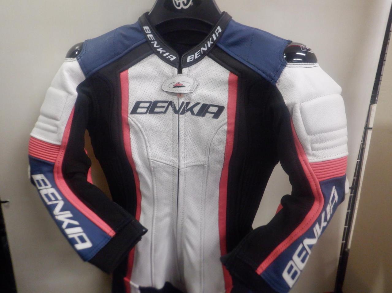 値下げしました!BENIKA レーシングスーツ | 中古品 | アップガレージ ライダース美原北インター店 | バイク用品 ウエア レーシング ...