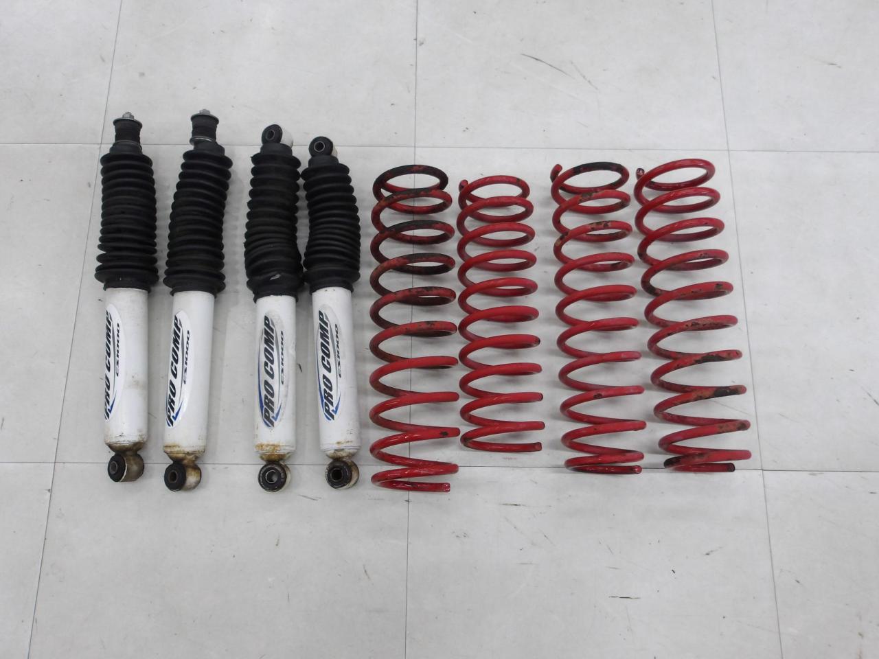 PRO COMP ES1000 3インチリフトアップキット | カー用品 足まわり サスキットを通販で購入する | 中古カー＆バイク用品の販売ならアップガレージ