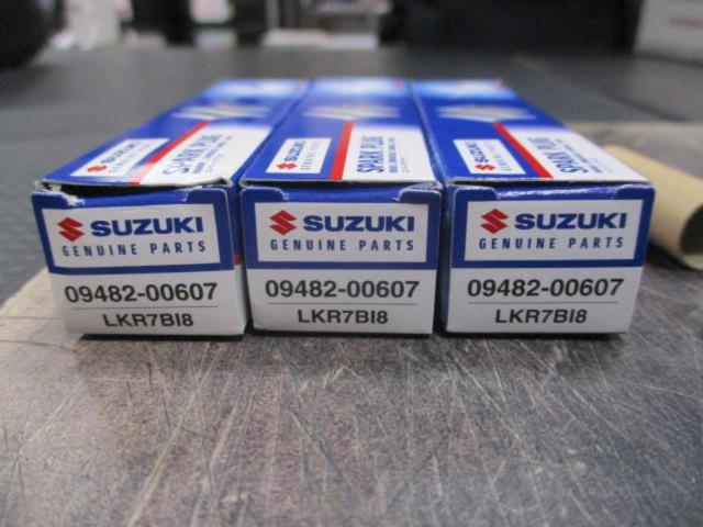 スズキ純正 スパークプラグ【09482-00607】 | 新古品 | アップガレージ 広島五日市店 | カー用品 電装系 その他電装系を通販で ...