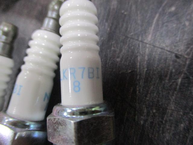 スズキ純正 スパークプラグ【09482-00607】 | 新古品 | アップガレージ 広島五日市店 | カー用品 電装系 その他電装系を通販で ...