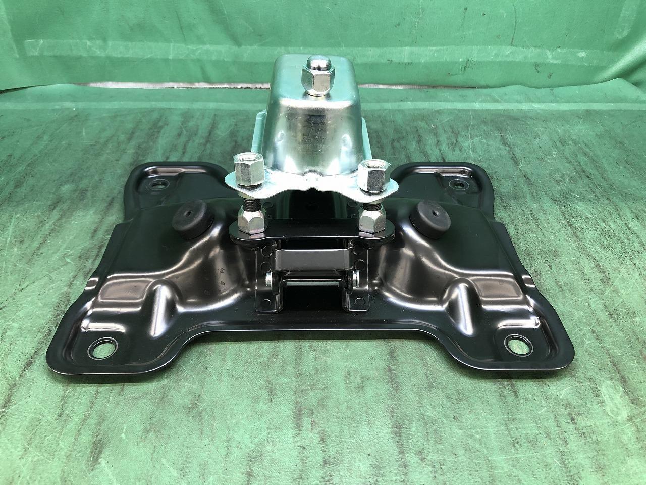 SUZUKI [83961-78R00] ジムニー 純正スペアタイヤブラケット | カー用品 タイヤホイール関連 その他ホイール関連を通販で ...