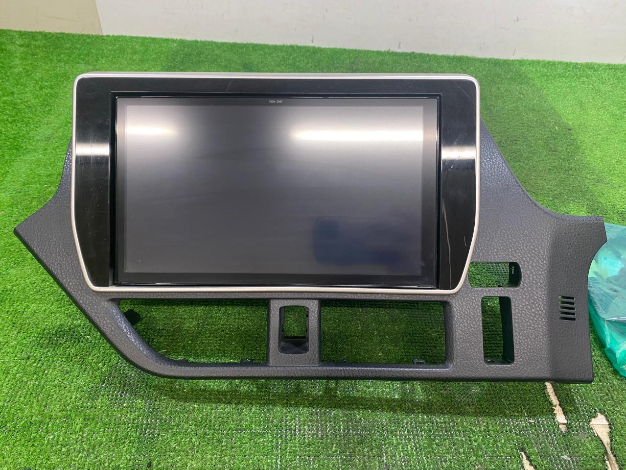 トヨタ純正 [NSZN-Z66T] 【10インチ大画面!! 80系VOXYのパネル付き】 | 中古品 | アップガレージ 鈴鹿店 | カー用品 カーナビ(地デジ） AV一体メモリーナビ（地デジ ...