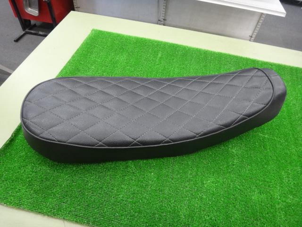 メーカー不明 シート W650(’99)より外し | バイク用品 外装 シート(二輪)を通販で購入する | 中古カー＆バイク用品の販売ならアップガレージ