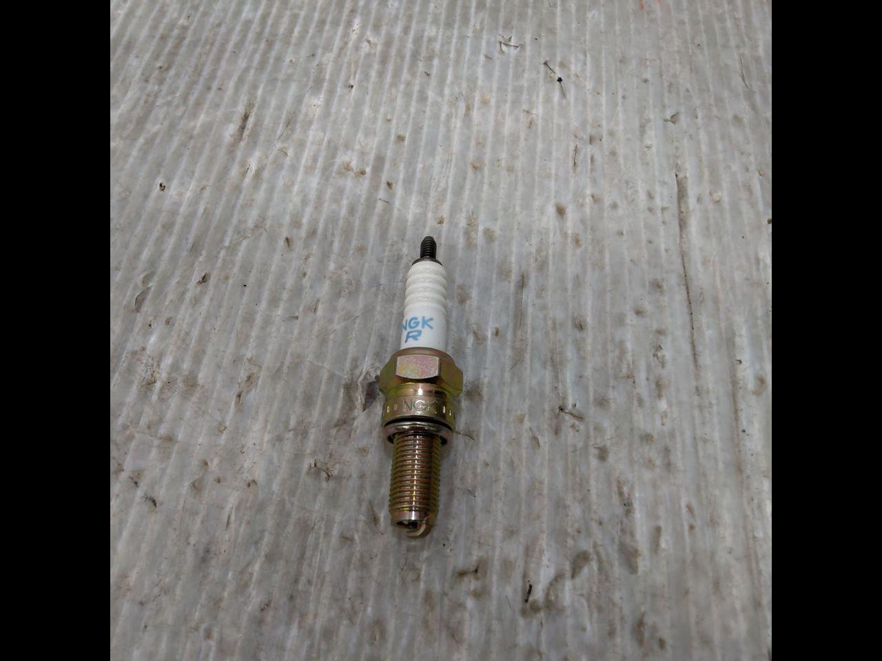 NGK 標準スパークプラグ CR7E | バイク用品 電装品 プラグ(二輪)を通販で購入する | 中古カー＆バイク用品の販売ならアップガレージ