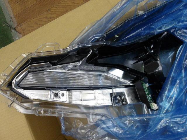 【右のみ】【トヨタ純正】ヘッドライトレンズ 81131-47850 | 新古品 | アップガレージ 大阪門真店 | カー用品 ボディパーツ ...