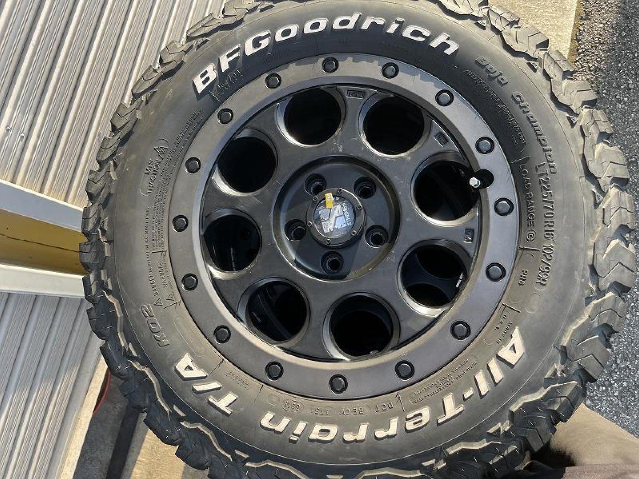 MLJ(エムエルジェイ) XTREME-J(エクストリームジェイ) XJ03 (5HOLE) + BFGoodrich(ビーエフグッドリッチ) All-Terrain T/A | カー用品 ...