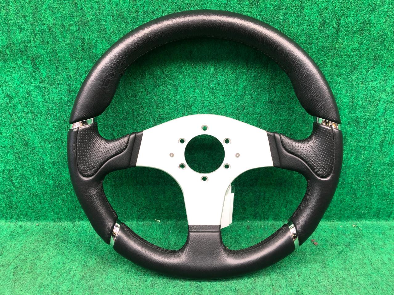 MOMO MILLENIUM M-51 348mm(ブラック/シルバー) | 中古品 | アップガレージ 仙台店 | カー用品 インテリア ステアリングを通販で購入する | 中古カー＆バイク用 ...