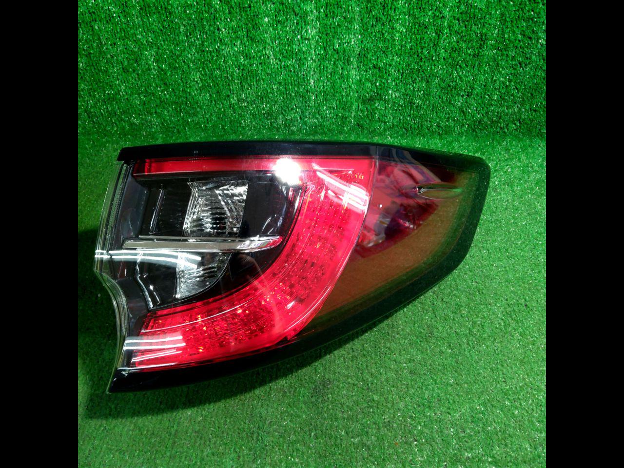 トヨタ(TOYOTA)純正 テールレンズ 運転席 アウター側のみ【210系/カローラツーリング/前期】 | カー用品 ボディパーツ テール ...