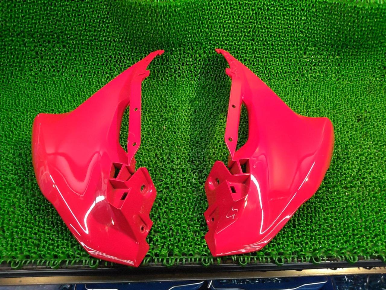 CBR125R(13年)より取外し 純正 フロントサイドカバー左右セット 刻印64220-KPP-T000 / 64210-KPP-T000 ...