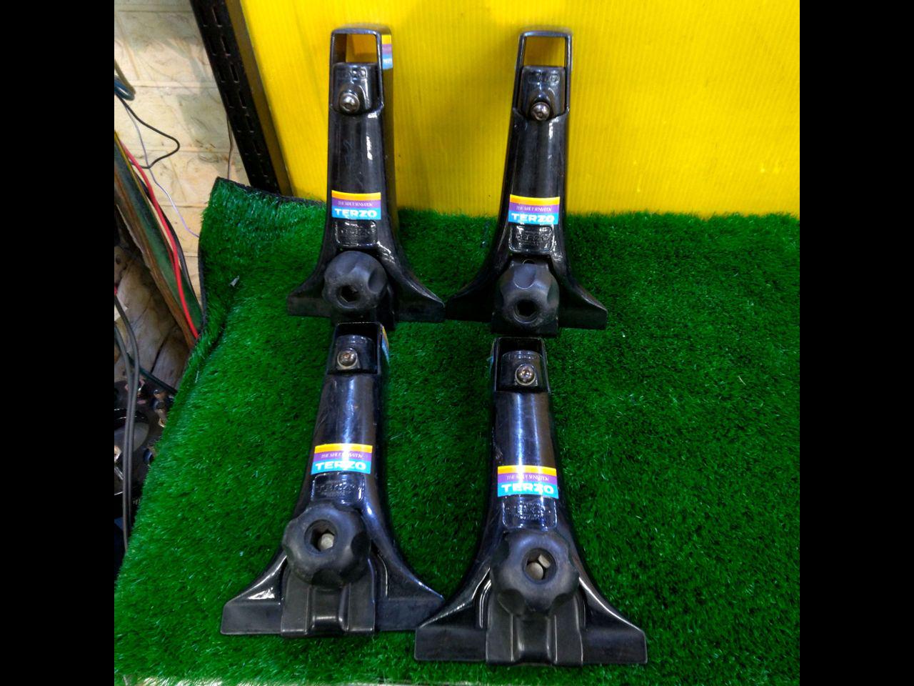 TERZO EF4 レインモール用 取付フット | カー用品 キャリアを通販で購入する | 中古カー＆バイク用品の販売ならアップガレージ