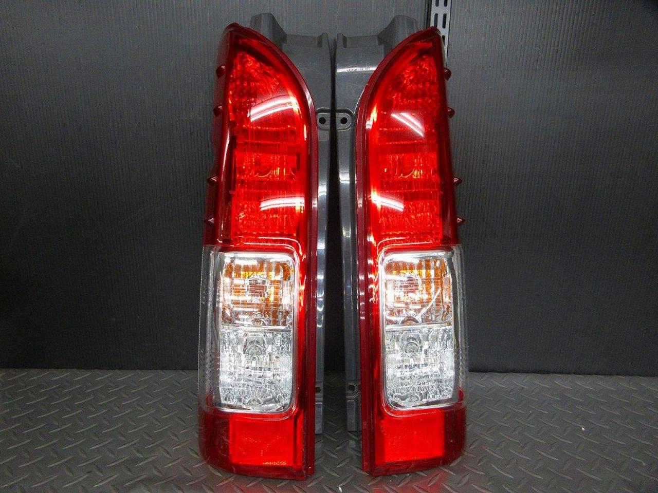 トヨタ 200系ハイエース 純正テールレンズ 左右セット | カー用品 ボディパーツ テールレンズを通販で購入する | 中古カー＆バイク用品の ...