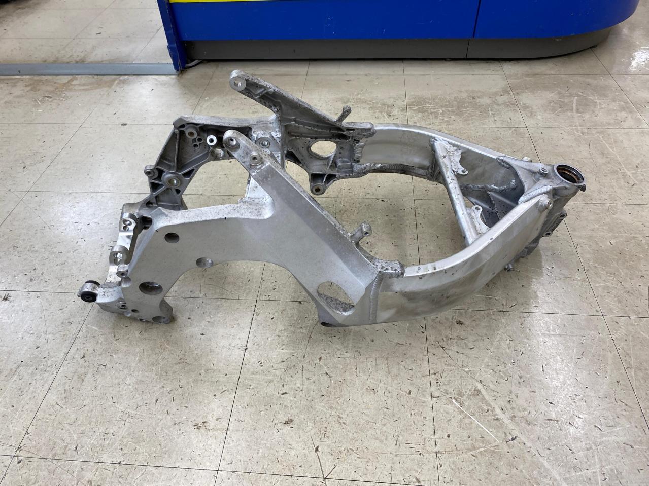 HONDA 純正メインフレーム【CBR250RR/MC22】 | バイク用品 エンジン・フレーム フレーム(二輪)を通販で購入する | 中古 ...