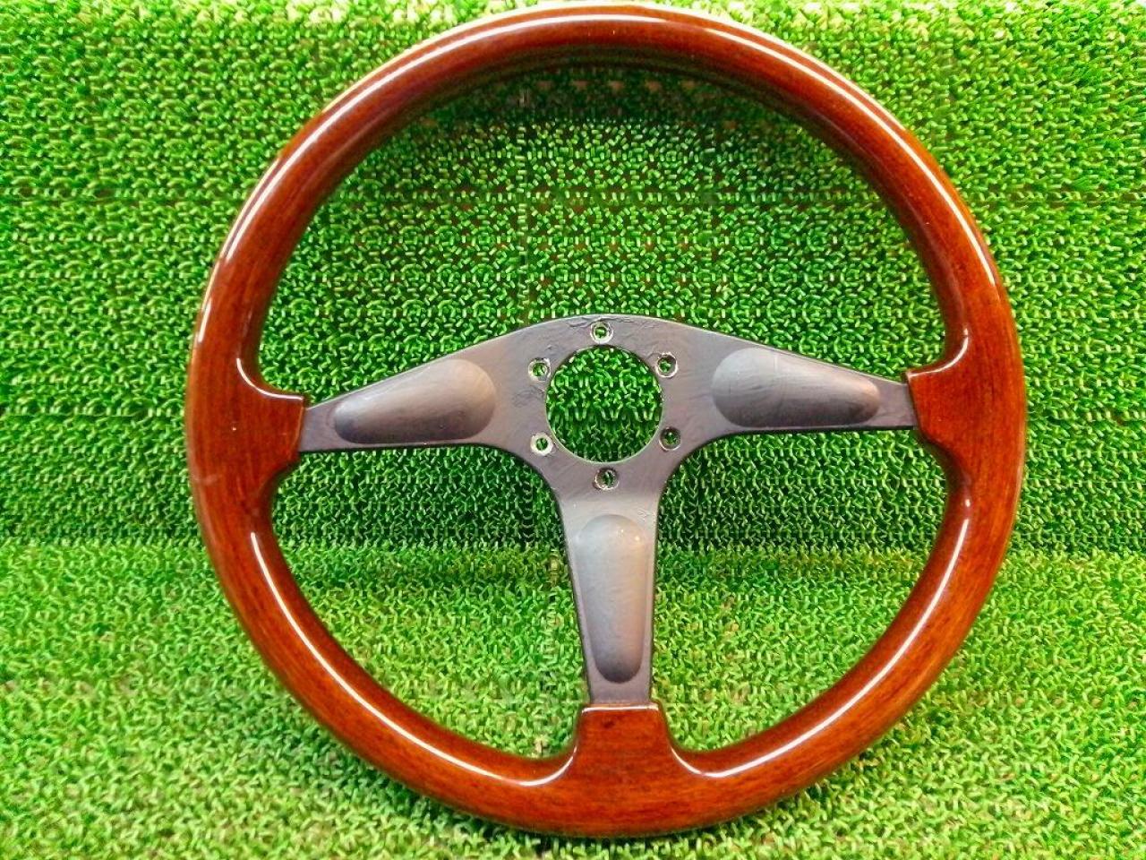 【MOMO】CERTO ウッドステアリング | カー用品 インテリア ステアリングを通販で購入する | 中古カー＆バイク用品の販売ならアップガレージ