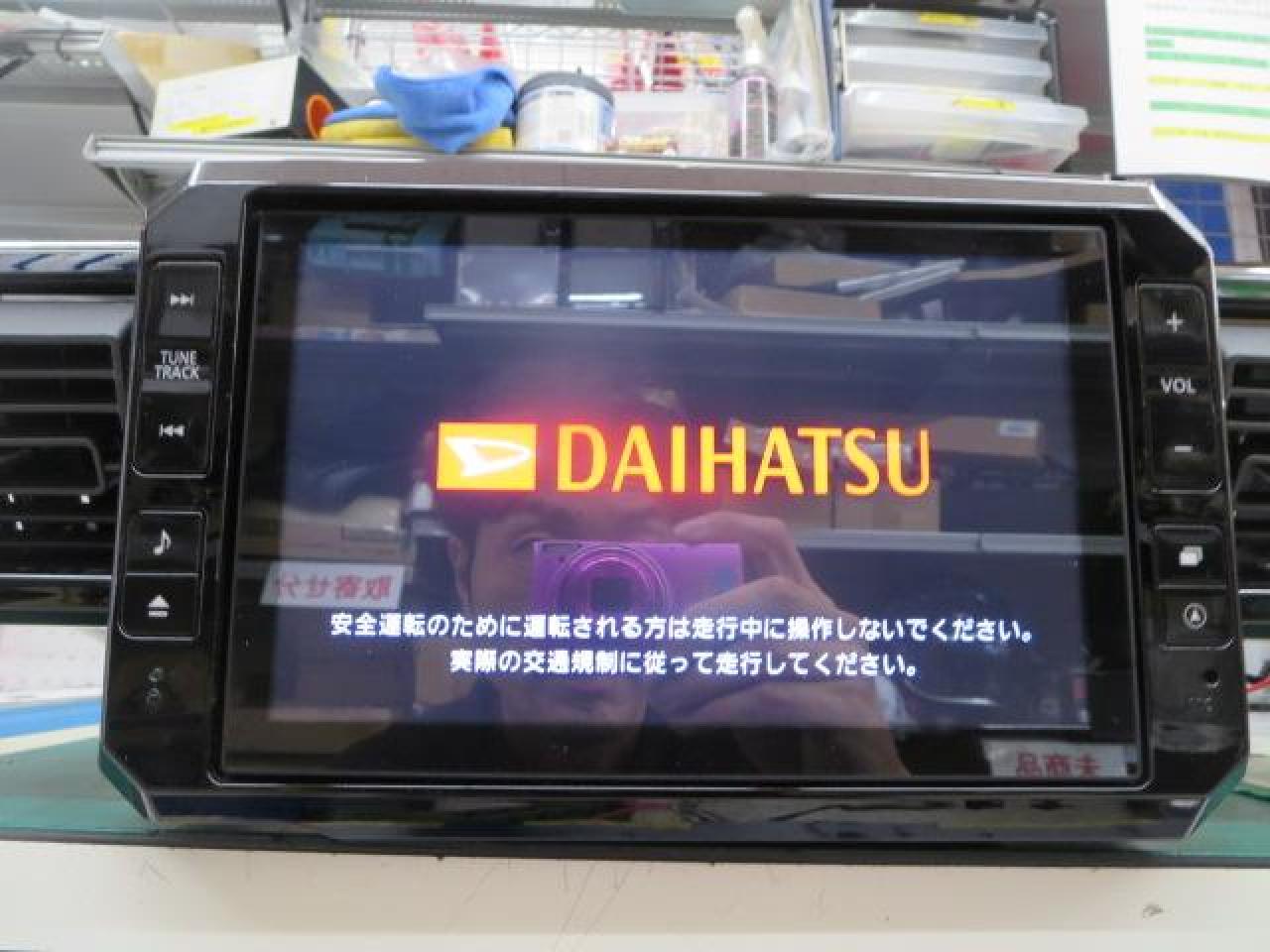 値下げ DAIHATSU NSZN-W65DB WAKE ウェイク専用パネル付8インチナビゲーション | カー用品 カーナビ(地デジ） AV一体メモリーナビ（地デジ）を通販で購入する | 中古 ...