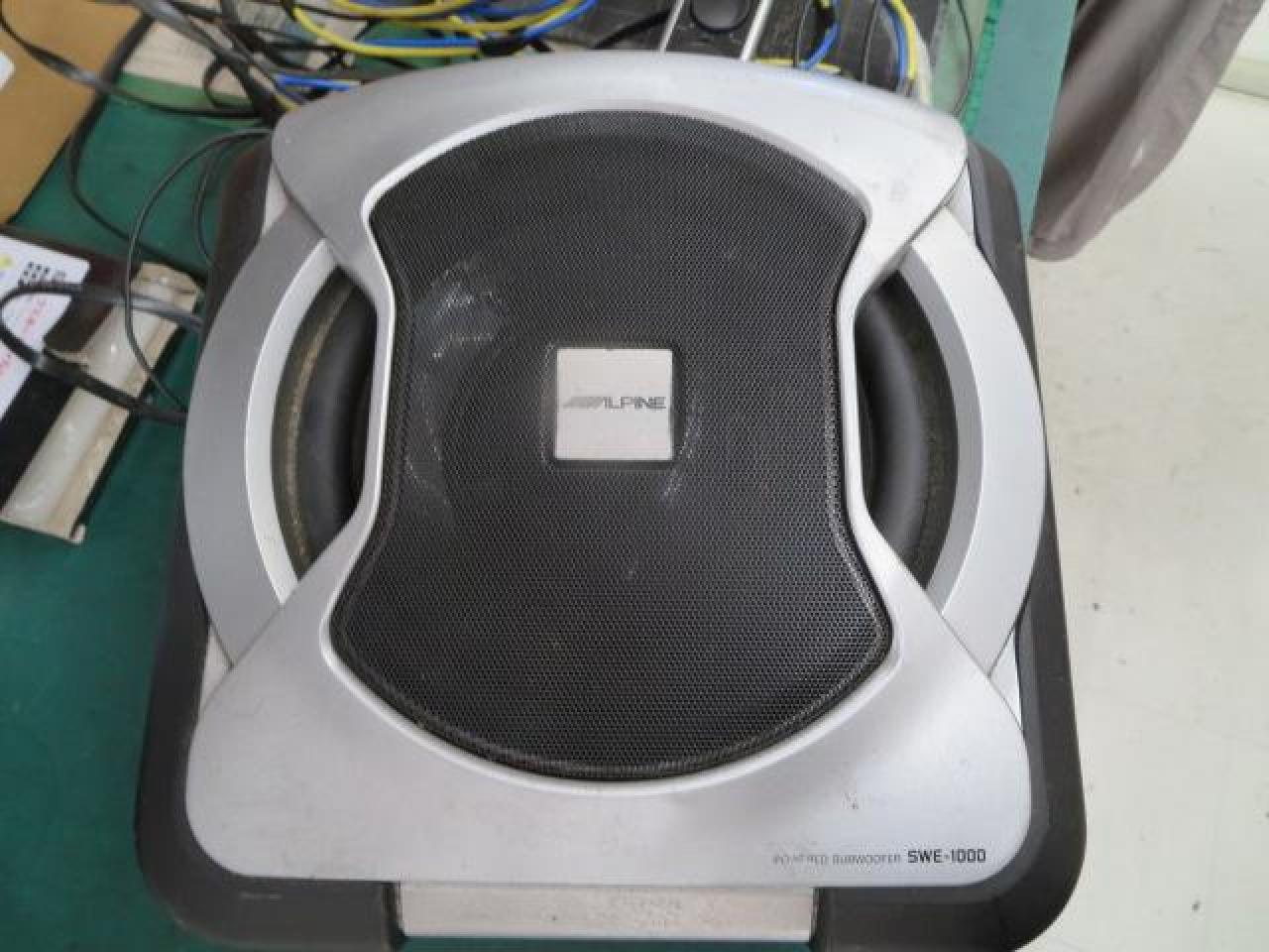 ALPINE SWE-1000 パワード・サブウーファー | カー用品 スピーカー チューナップウーハースピーカーを通販で購入する | 中古カー＆バイク用品の販売ならアップガレージ
