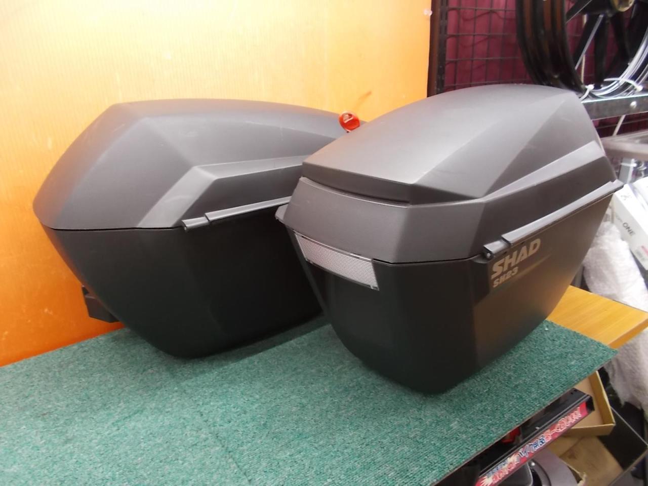 SHAD(シャッド) SH23 サイドケース左右セット 汎用 | バイク用品 ツーリング用品 BOX(二輪)を通販で購入する | 中古カー ...