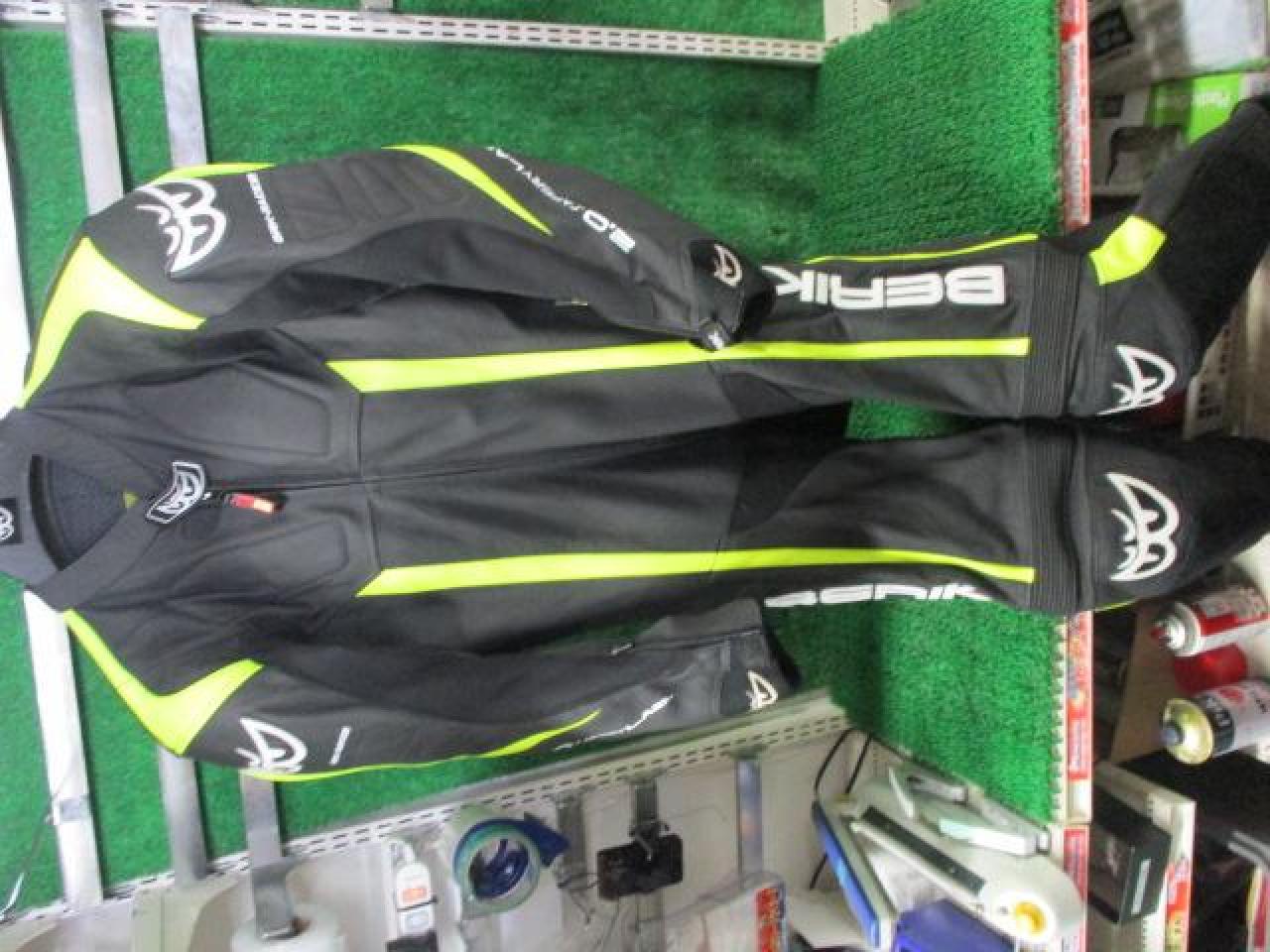 【BERIK】RACE-DEP 2.0 パンチングレザーレーシングスーツ サイズ:54 未使用品 | バイク用品 ウエア レーシングスーツ(二輪)を通販で購入する | 中古カー＆バイク用品の ...