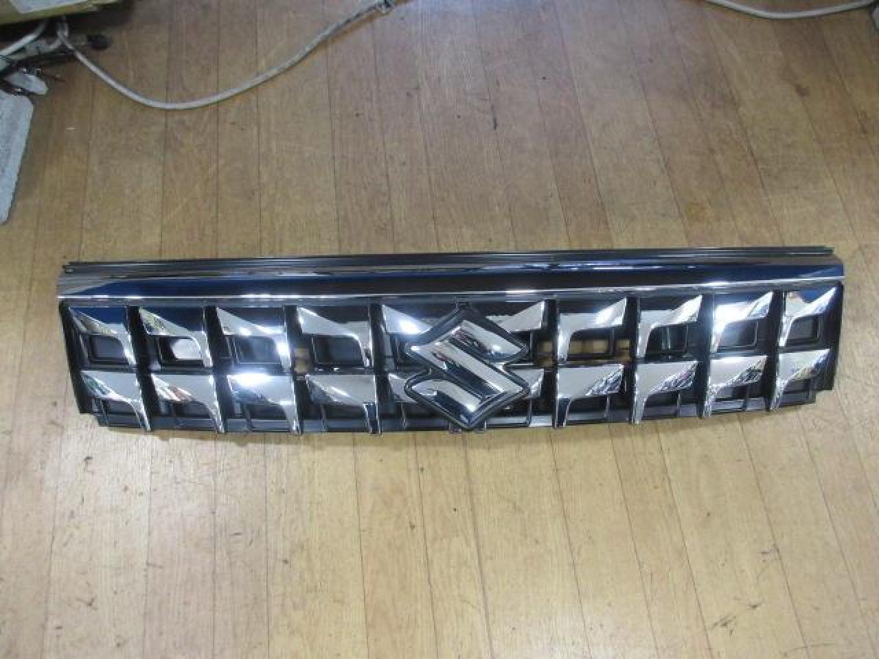 【SUZUKI】MK53S/スペーシアカスタム 後期純正グリル 上部のみ | カー用品 ボディパーツ グリルを通販で購入する | 中古カー＆バイク用品の販売ならアップガレージ