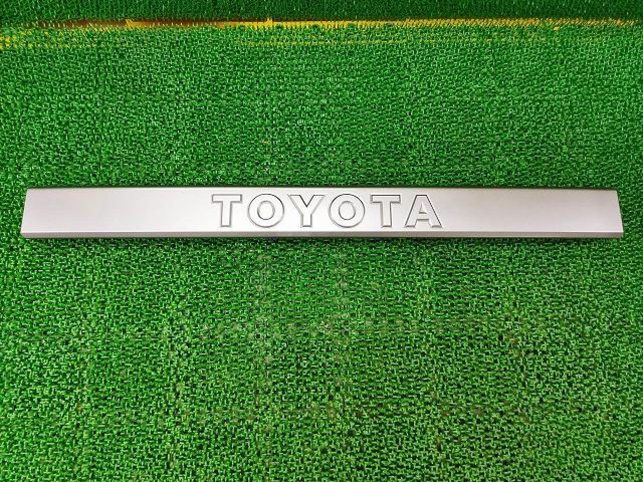 トヨタ(TOYOTA) 純正リアガーニッシュ ガンメタリック 76812-60400 | カー用品 ボディパーツ その他ボディパーツを通販で ...