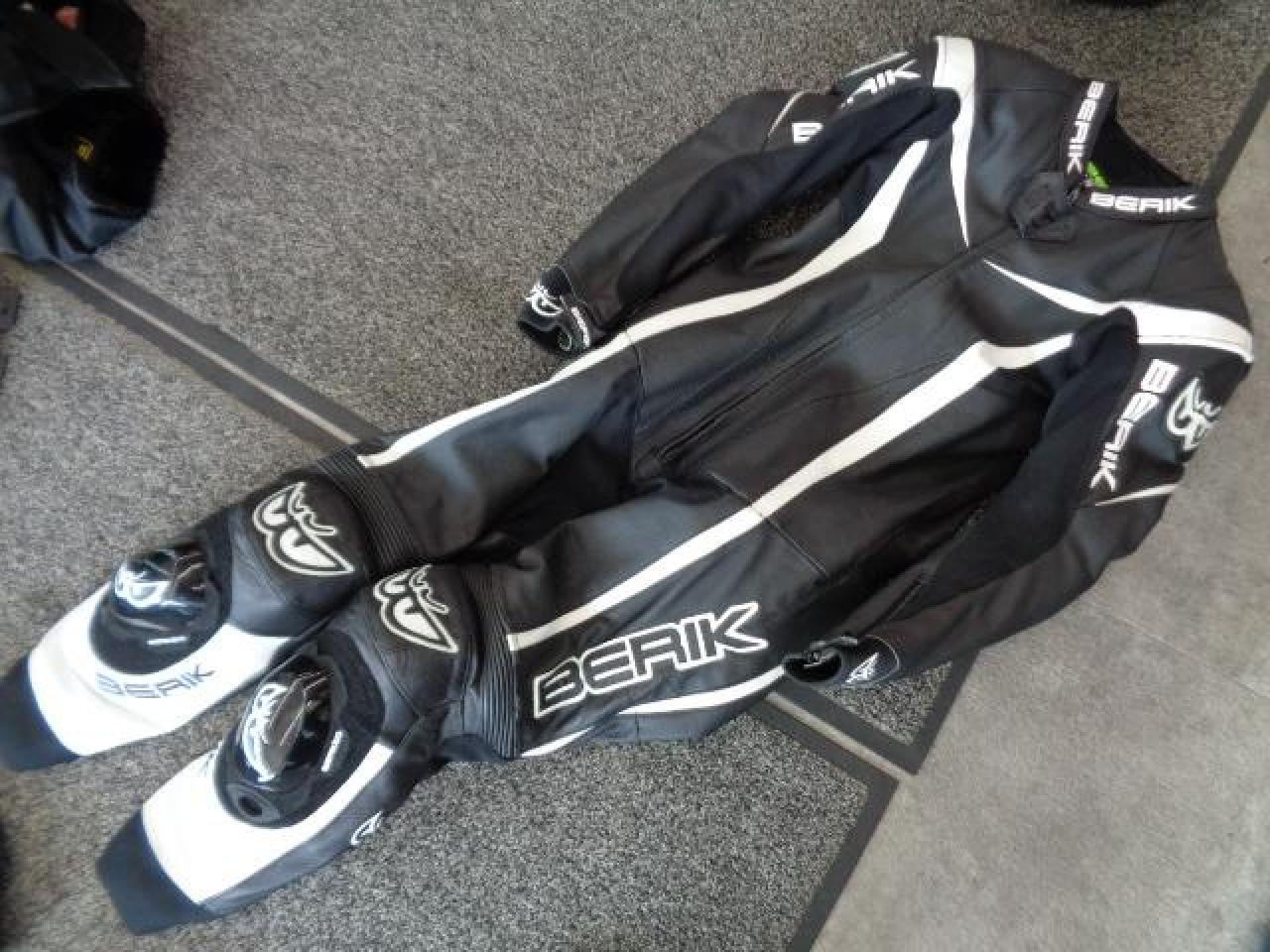 BERIK RACE-DEP2.0 レーシングスーツ サイズ:50 | バイク用品 ウエア レーシングスーツ(二輪)を通販で購入する | 中古カー＆バイク用品の販売ならアップガレージ