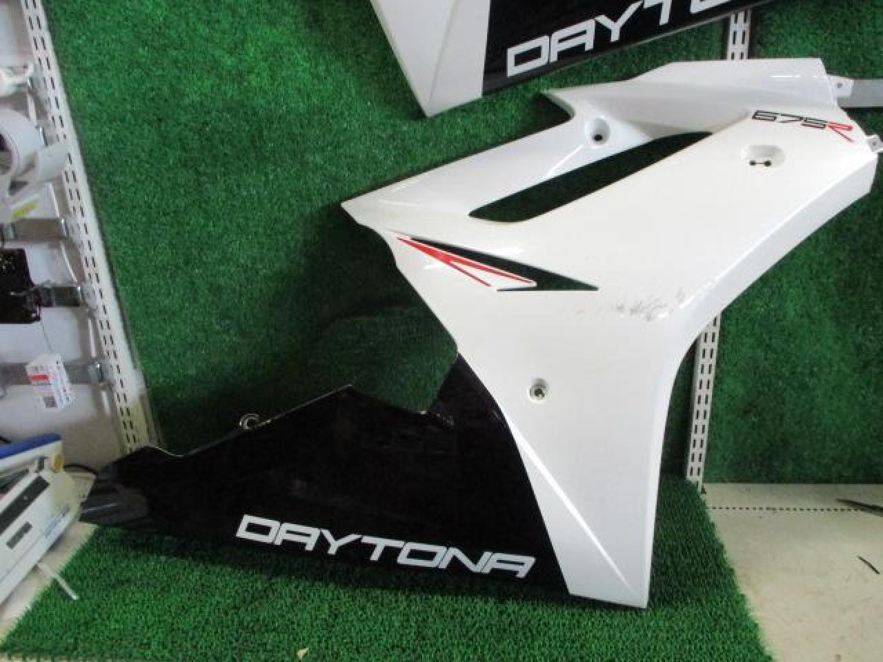 Triumph(トライアンフ) 純正 サイドカウル デイトナ 675R(11年)外し | バイク用品 外装 サイドカバー(二輪)を通販で購入 ...