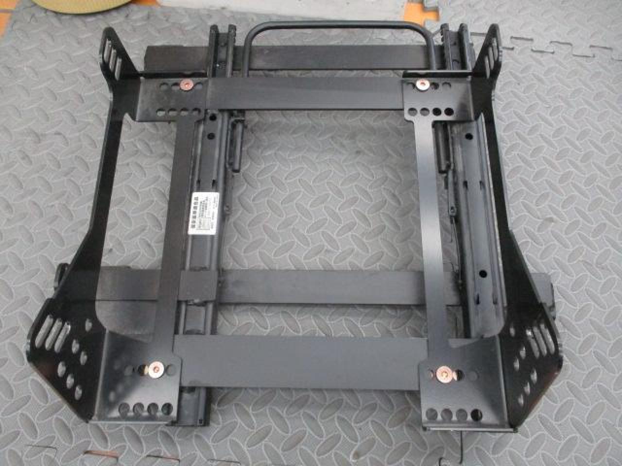 カワイ製作所 マーチ用 サイドアダプター付シートレール(RH側用) | カー用品 シート シートレール(その他)を通販で購入する | 中古カー ...