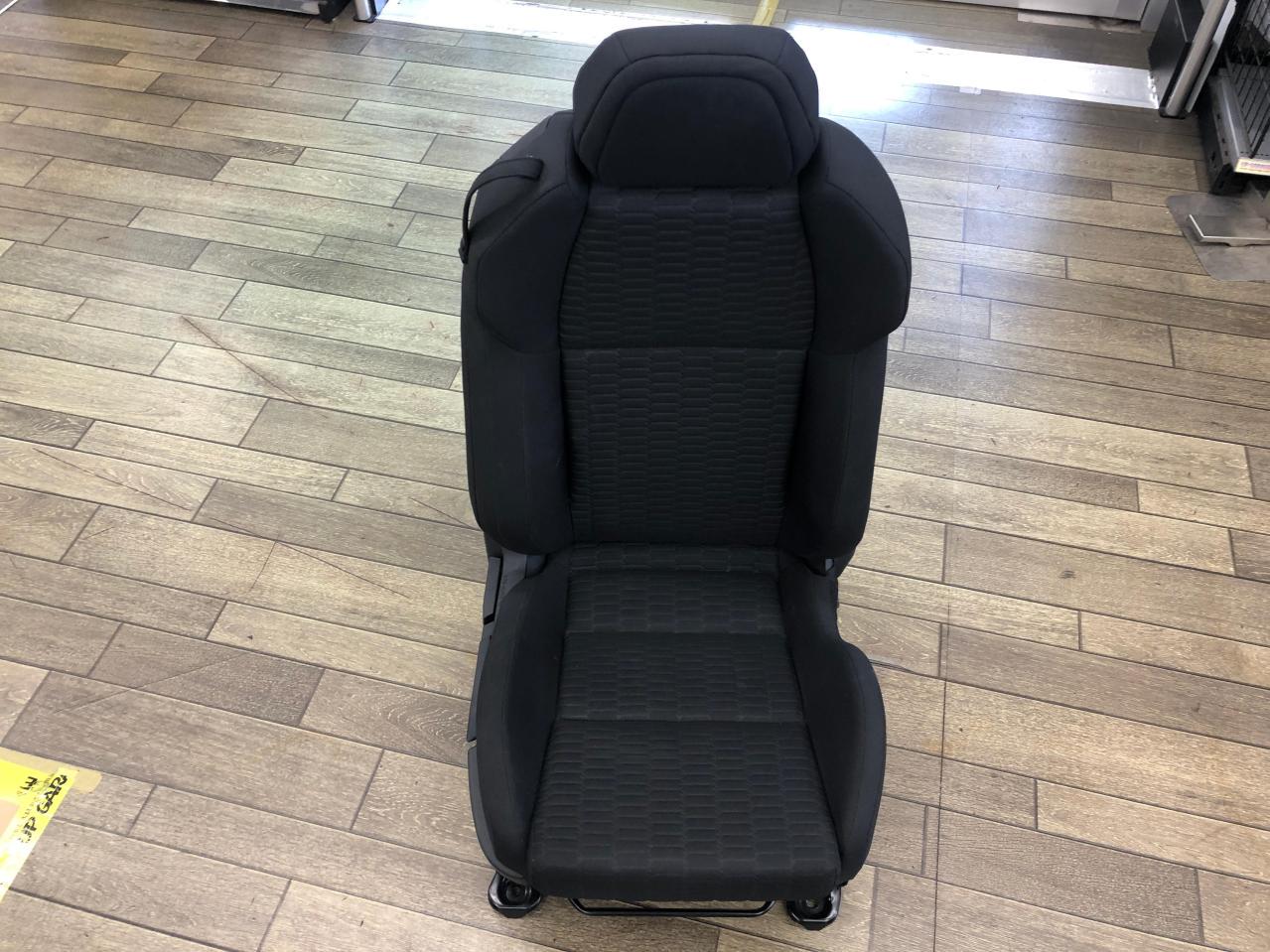 【トヨタ純正】GR86純正シート 運転席側 | カー用品 シート リクライニングシート(その他)を通販で購入する | 中古カー＆バイク用品の ...