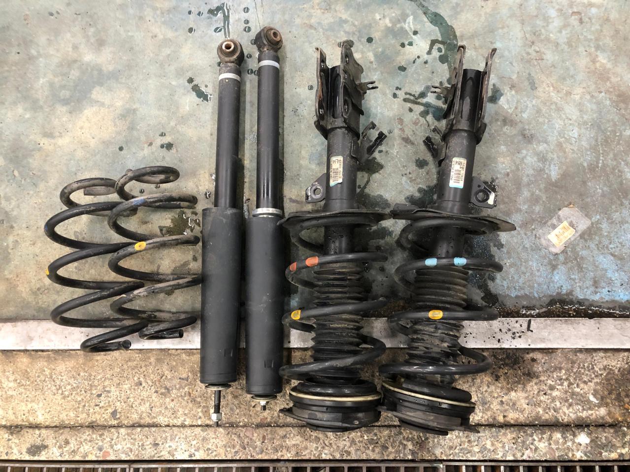 【ジャンク】【日産純正】セレナ(C26) 純正サスキット | カー用品 足まわり サスキットを通販で購入する | 中古カー＆バイク用品の販売 ...