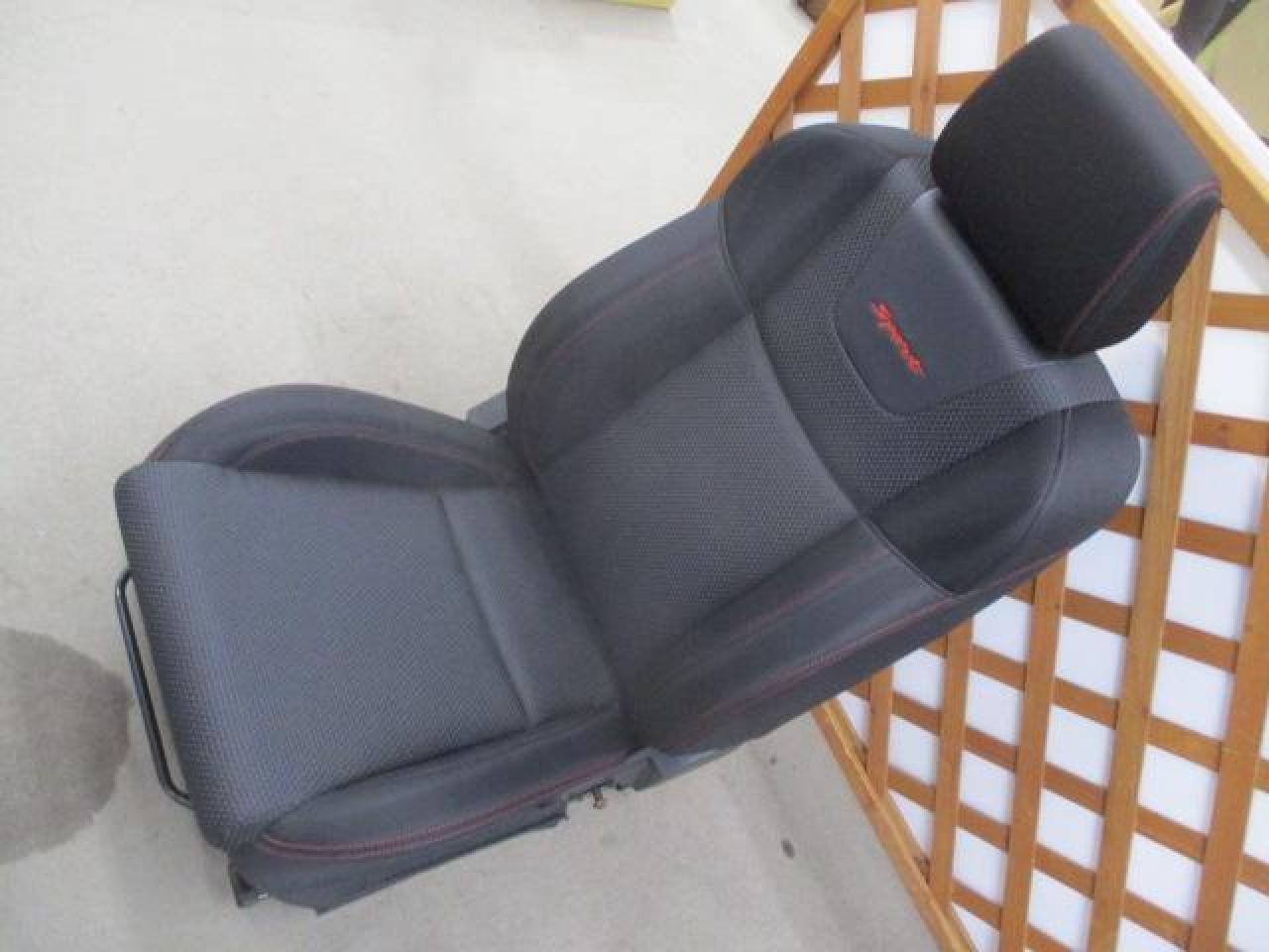 SUZUKI(スズキ) スイフトスポーツZC33S純正シート 運転席側/RH側 | カー用品 シート リクライニングシート(その他)を通販で ...