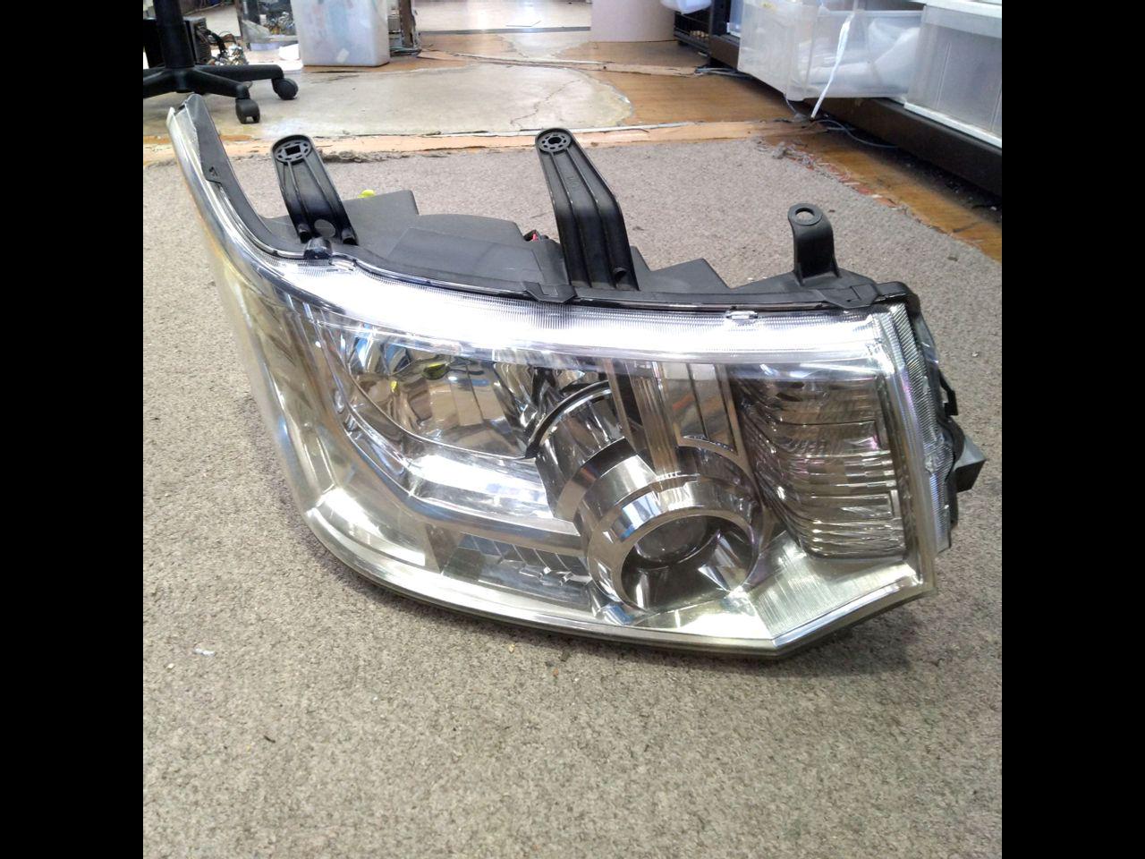 三菱(MITSUBISHI) デリカD:5前期純正HIDヘッドライト RH/運転席側 | カー用品 ボディパーツ ヘッドライトを通販で購入する ...