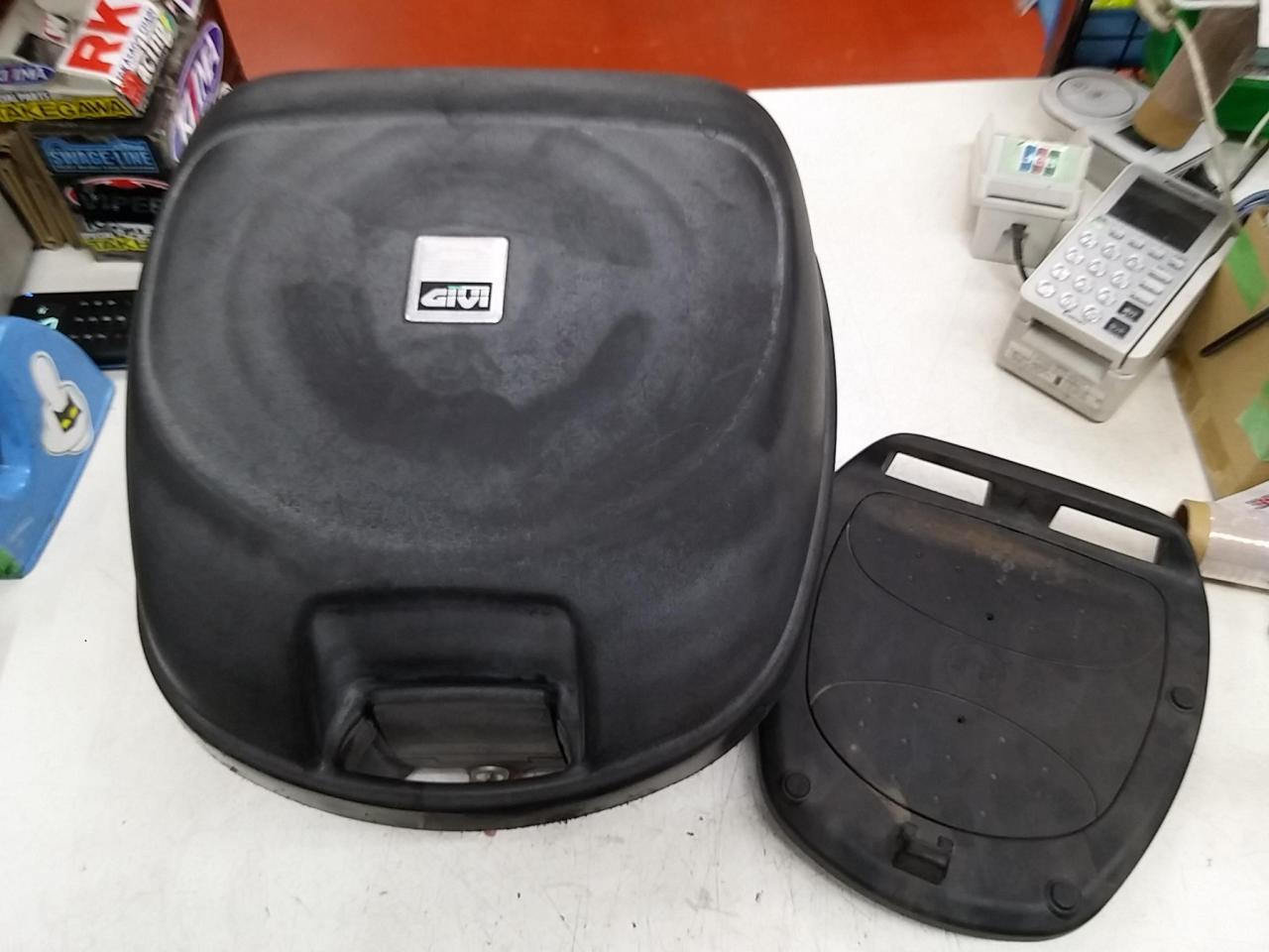 GIVI(ジビ) MICRO E26 モノロックケース(ベース付) 【容量約26L】★大特価!2025-3月より大幅値下げ!★ | バイク用品 ツーリング用品 BOX(二輪)を通販で購入する ...