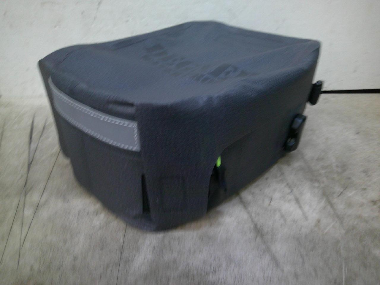 DEGNER(デグナー) ウォータープルーフシートバッグ(グレー) NB-158 | バイク用品 ツーリング用品 バッグ(二輪)を通販で購入する | 中古カー＆バイク用品の販売ならアップガレージ