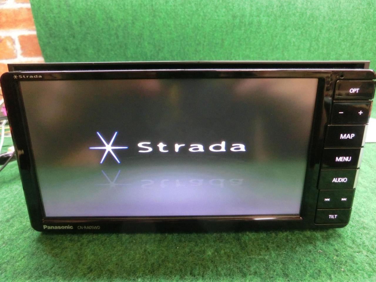 Panasonic Strada CN-RA05WD【7V型メモリーナビ 200mmワイド フルセグ/DVD/CD/SD/Bluetoothオーディオ/チューナー 2018年モデル】 | カー ...