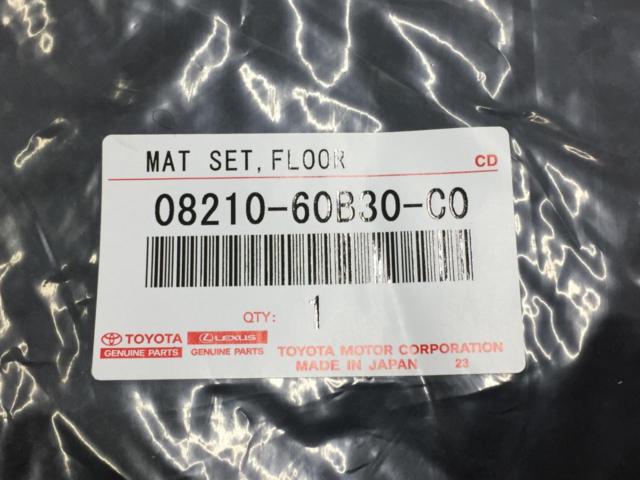 【3列用】トヨタ純正オプション ランドクルーザー300 ロイヤルタイプ フロアマット 08210-60B30-C0 ブラック 定価 ...