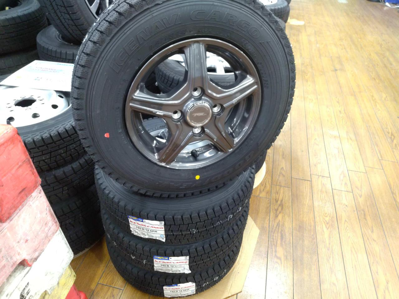 BRIDGESTONE(ブリヂストン) TOPRUN + GOODYEAR(グッドイヤー) ICE NAVU CARGO | カー用品 スタッドレスタイヤホイールセット 12インチスタッドレス ...