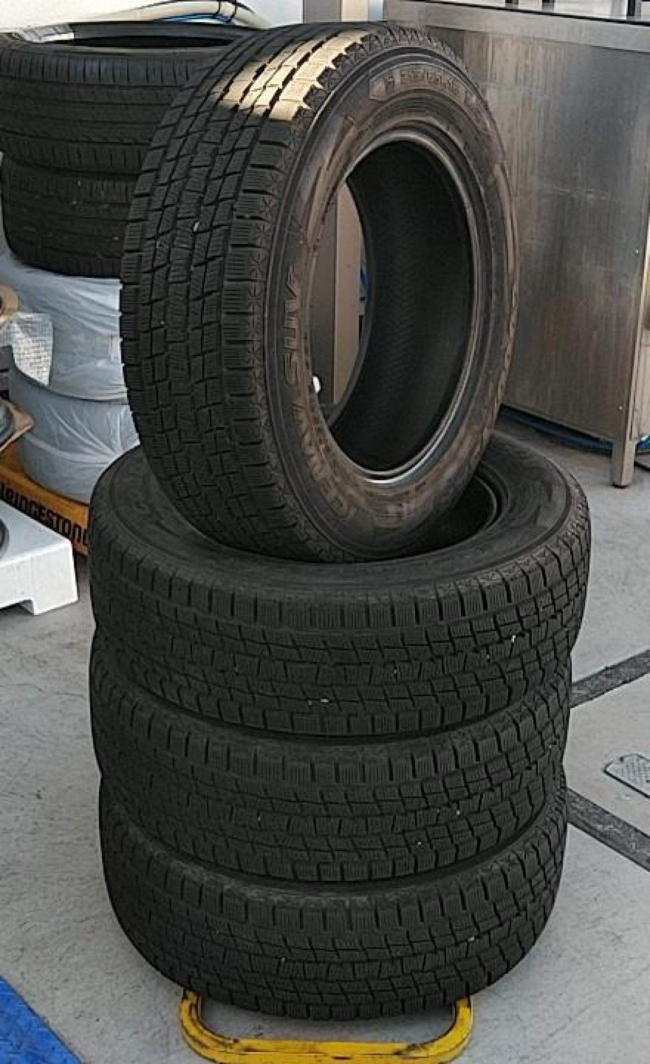 GOODYEAR(グッドイヤー) ICENAVI SUV 215/65R16 | カー用品 スタッドレスタイヤ 16インチスタッドレスタイヤを ...